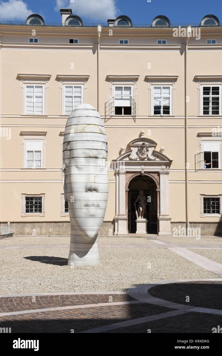 salzburg,juridicum salzburg,statue,head,sculpture,old town,art,culture ...