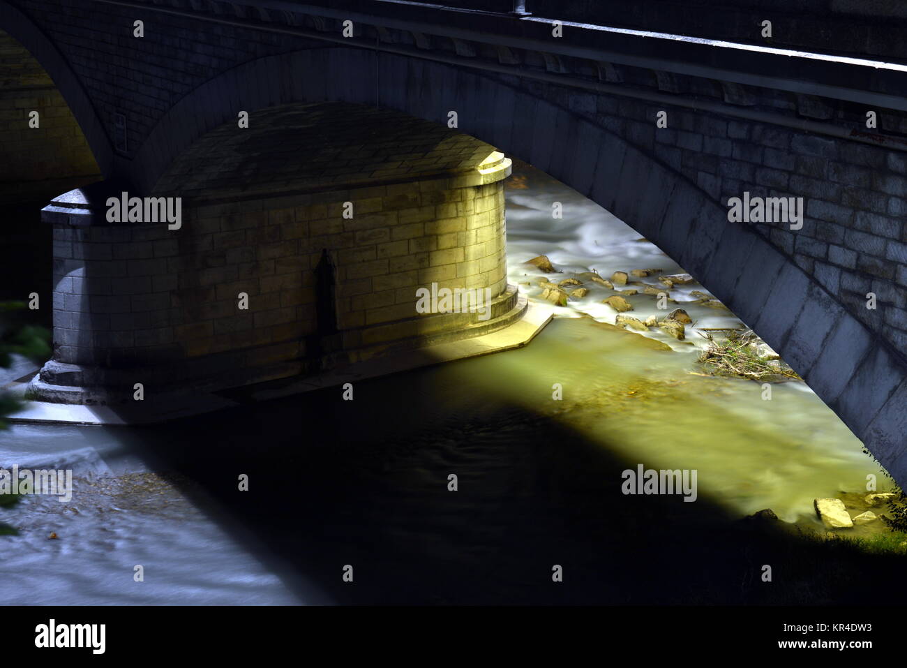 Crest on bridge over hi-res stock photography and images - Alamy