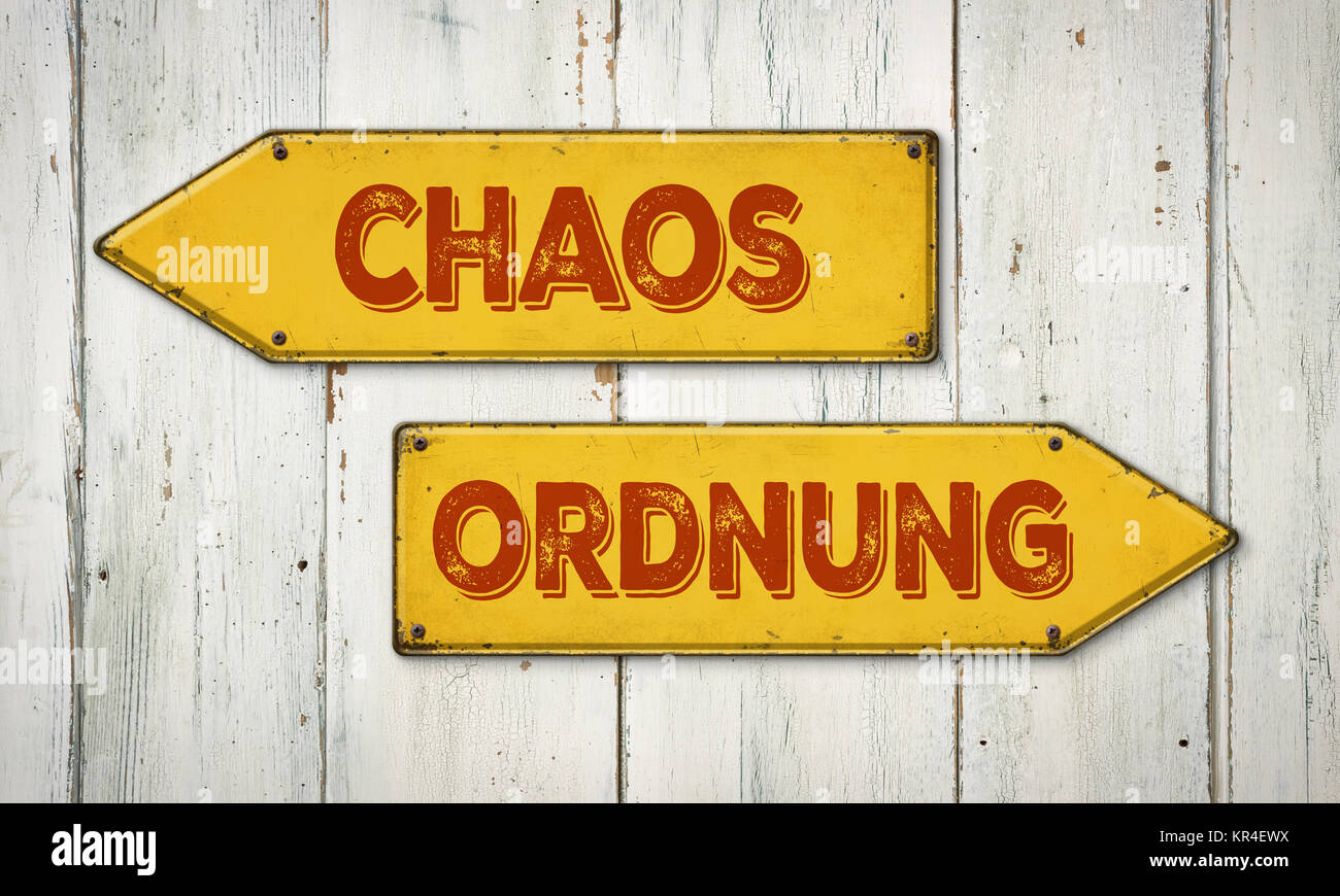 Wegweiser - Chaos oder Ordnung Stock Photo - Alamy