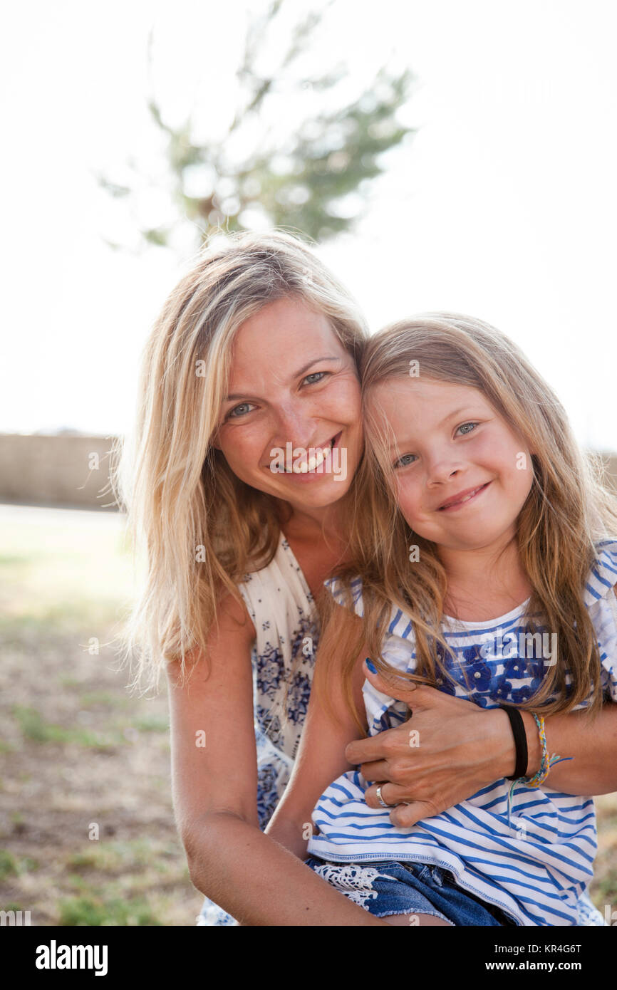 Mutter mit tochter hi-res stock photography and images - Alamy