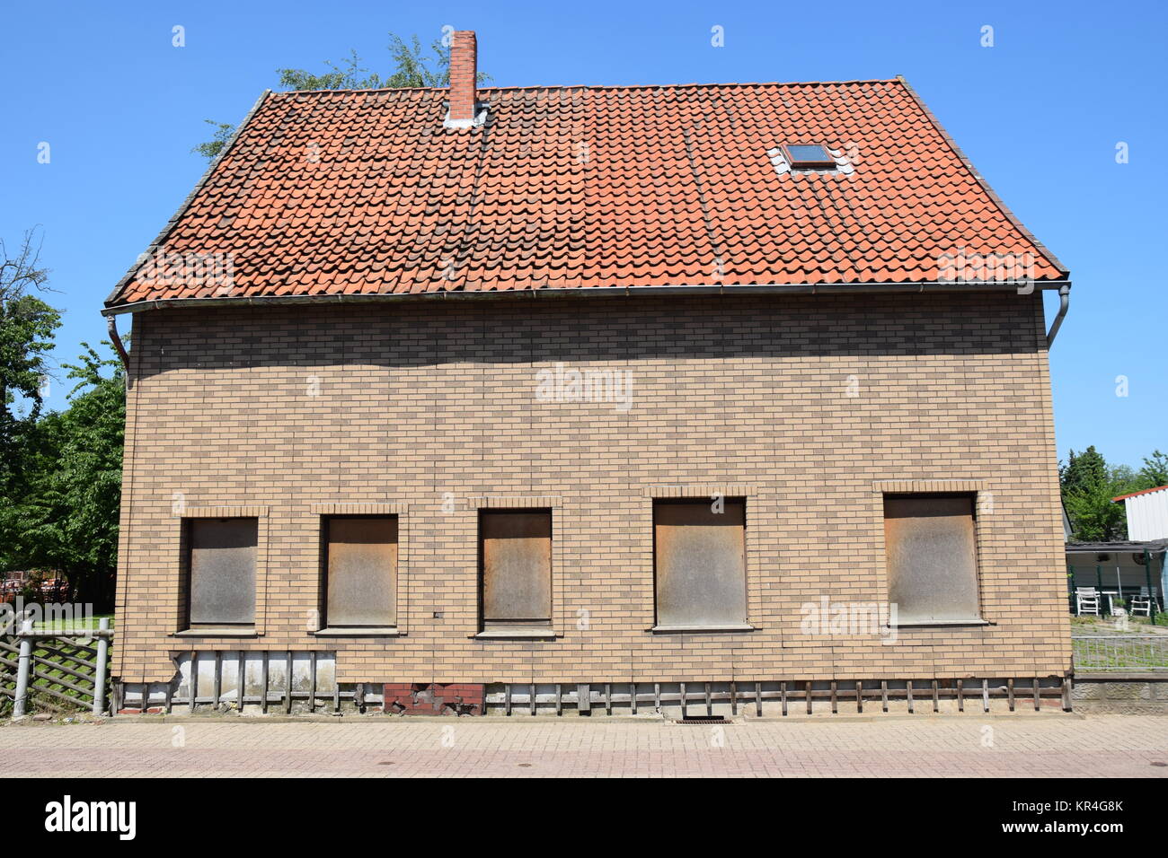 empty old building Stock Photo - Alamy