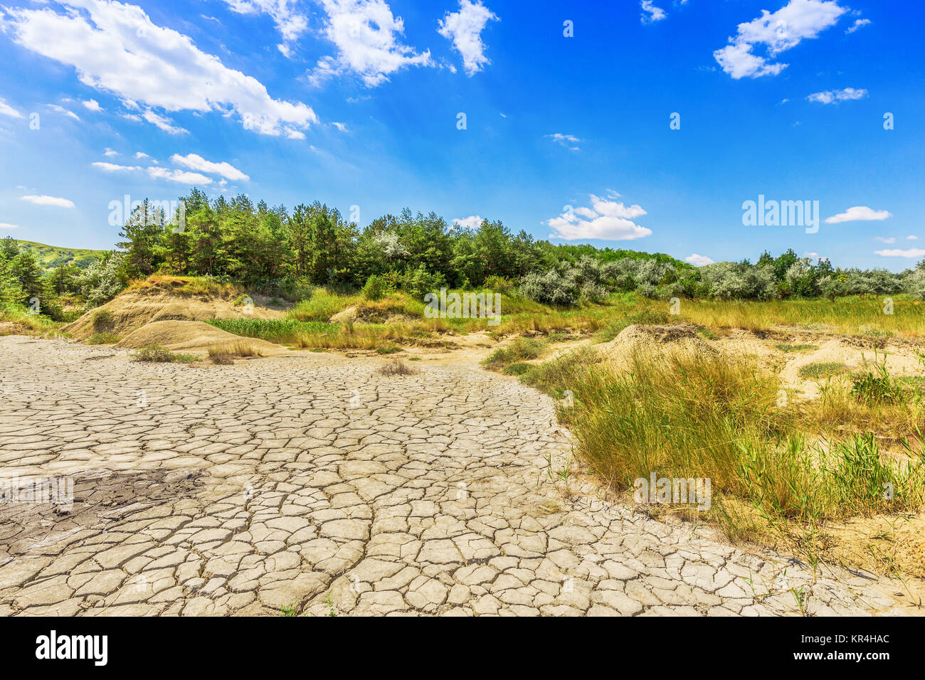 Fissured clay texture hi-res stock photography and images - Alamy