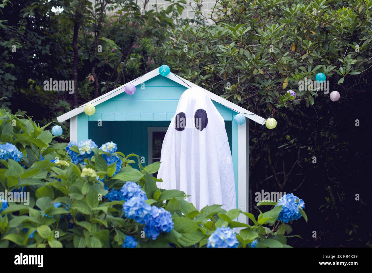 Ghost frightening child hi-res stock photography and images - Alamy