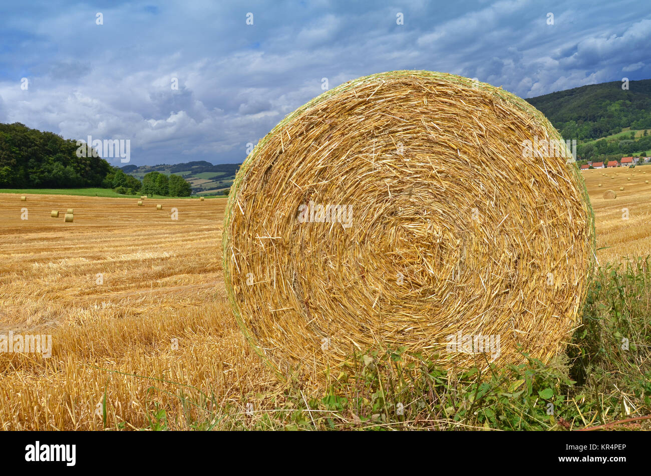 Straw ball farmer grain hi-res stock photography and images - Alamy