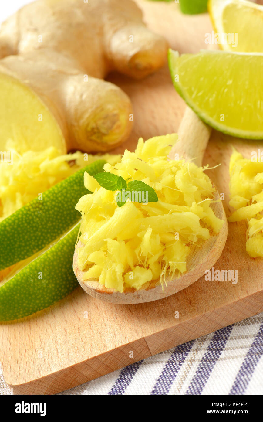 whole and grated ginger Stock Photo - Alamy