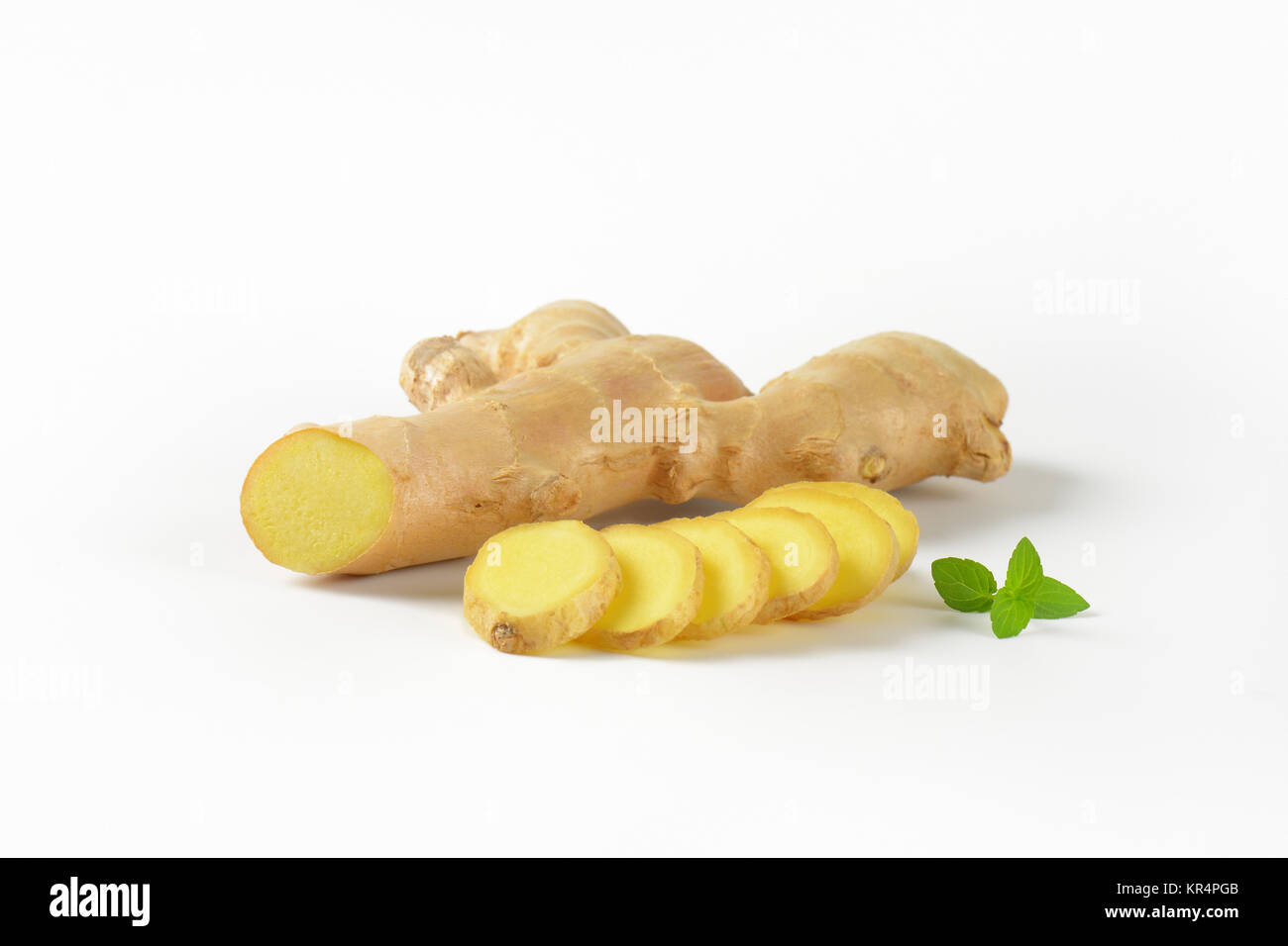 sliced ginger root Stock Photo - Alamy