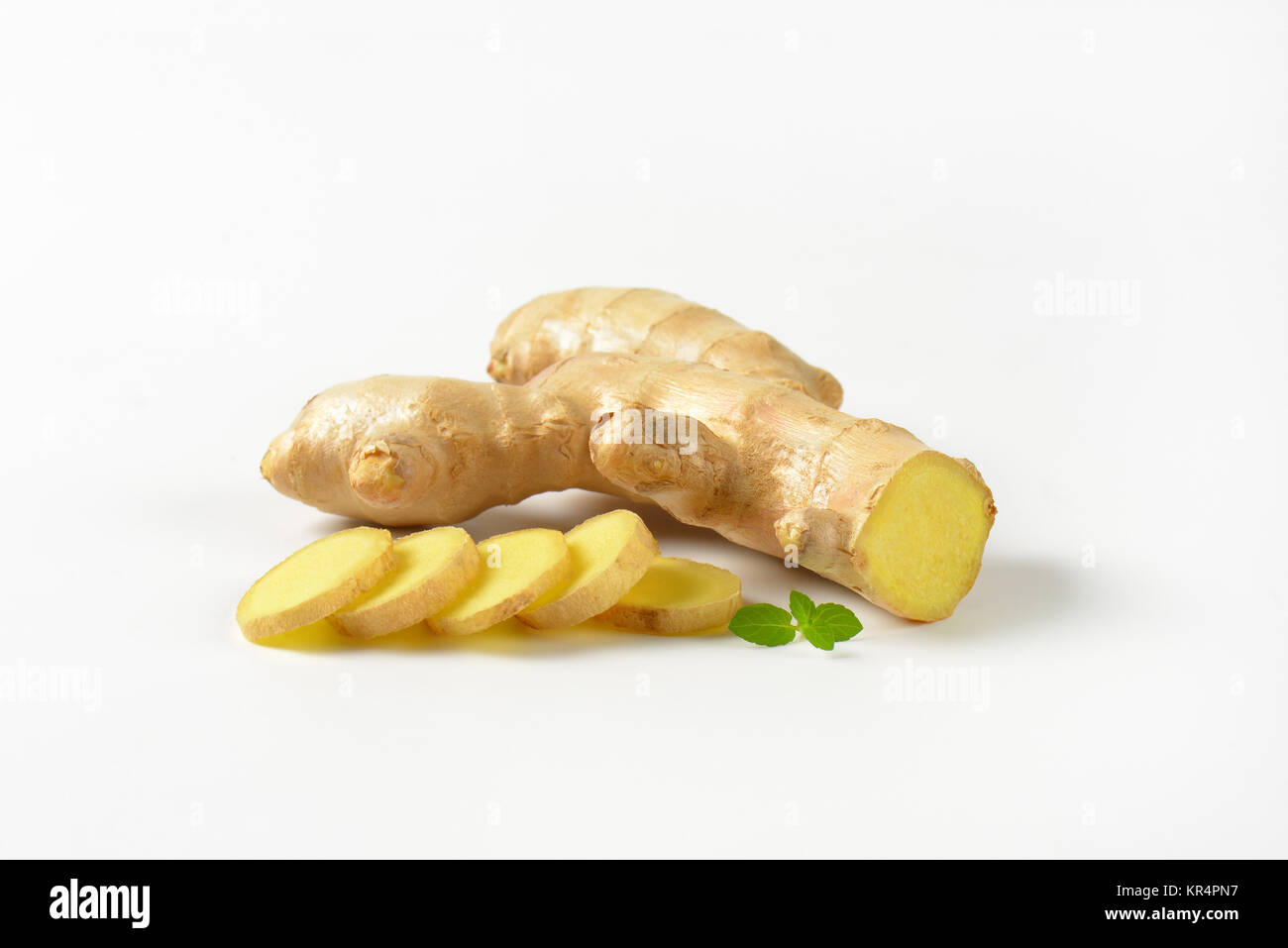sliced ginger root Stock Photo - Alamy