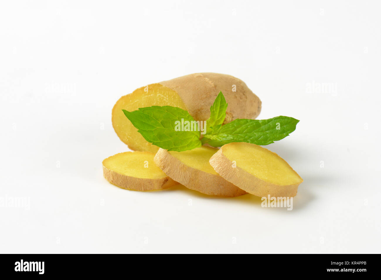 sliced ginger root Stock Photo - Alamy