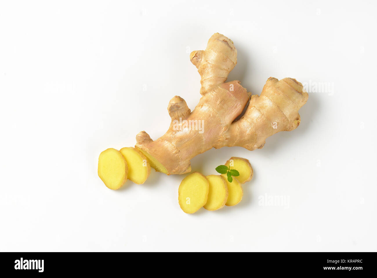 sliced ginger root Stock Photo - Alamy