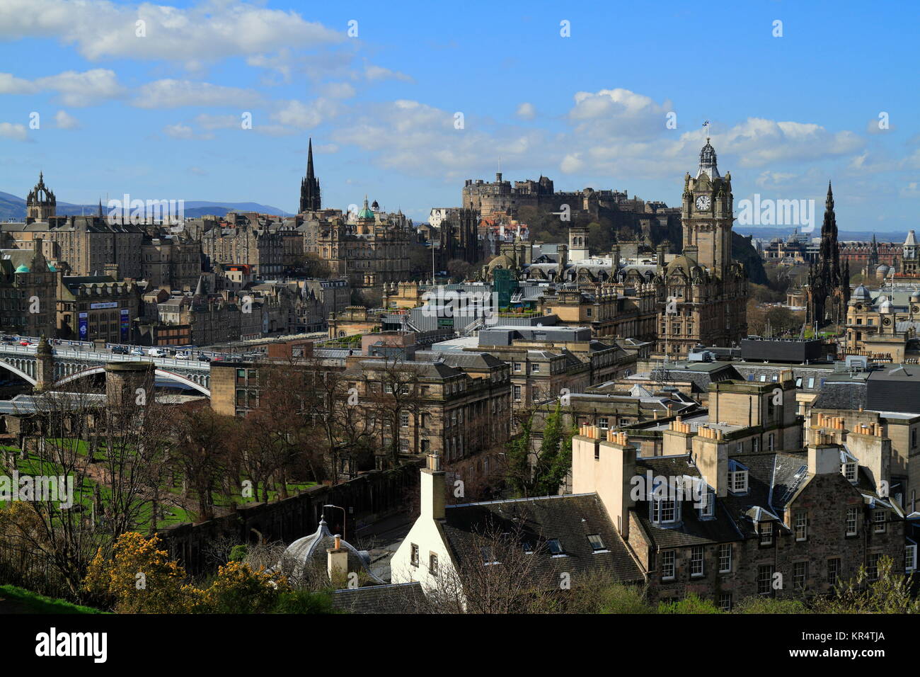 Edinburgh castle lookout hi-res stock photography and images - Alamy