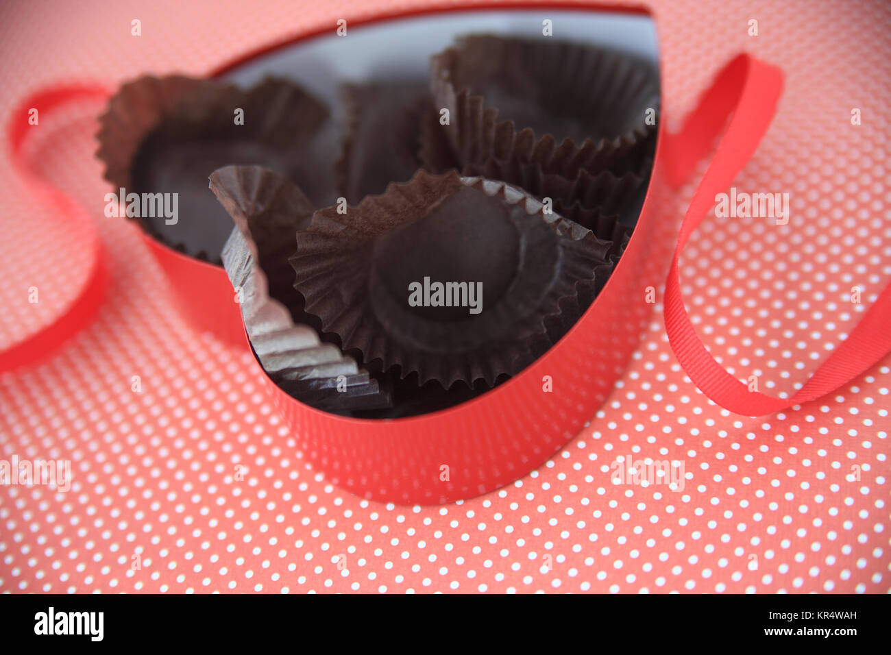 Heart box with empty candy cups Stock Photo - Alamy