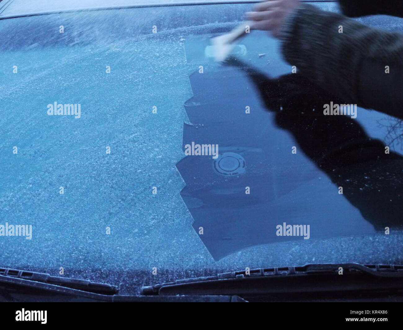wind shield frozen Stock Photo - Alamy