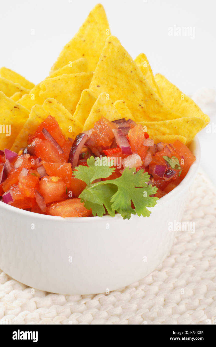 Salsa de chips de tortilla mexicana hi-res stock photography and images ...