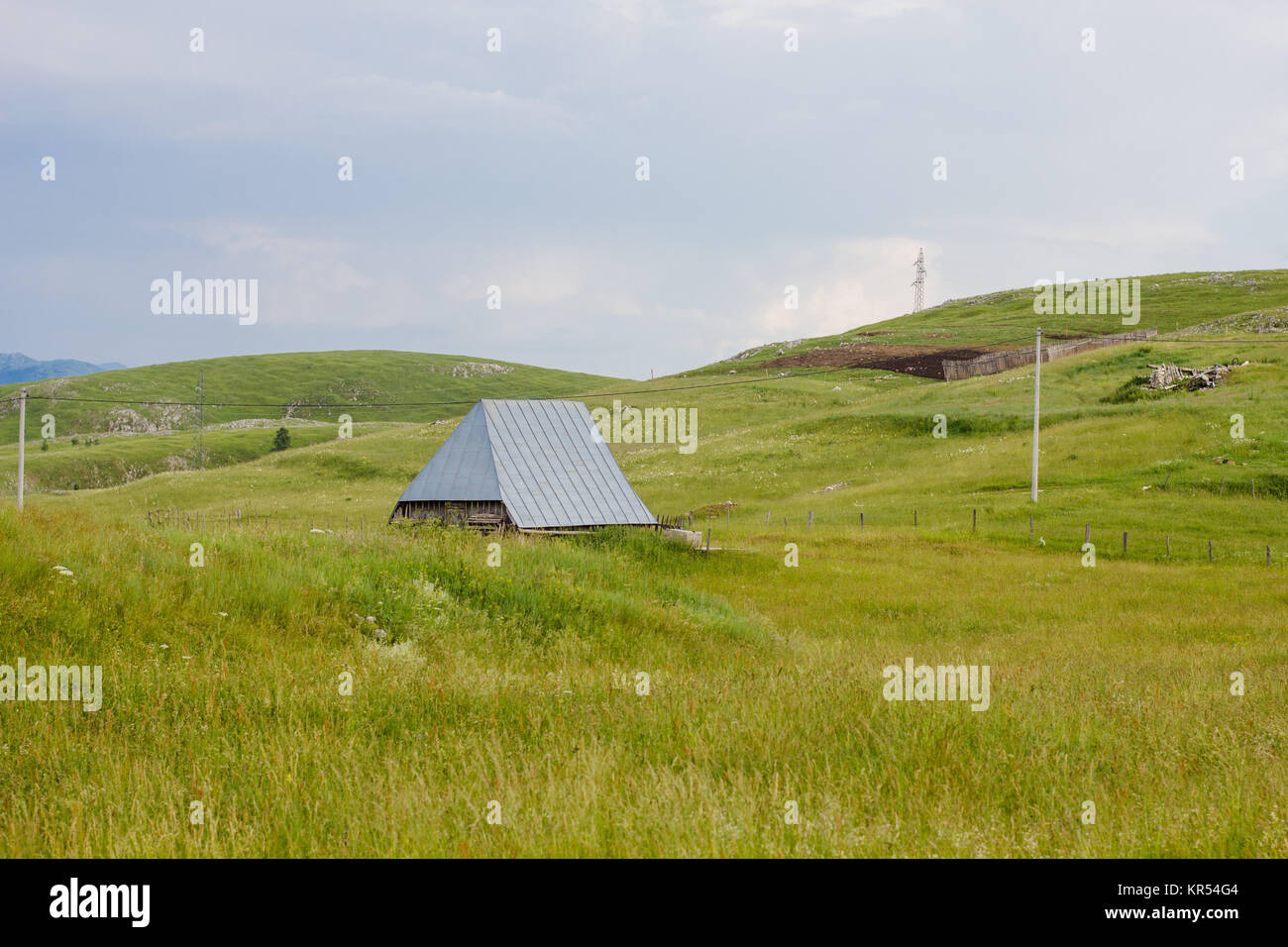 Rural House On the Green Valley Stock Photo - Alamy