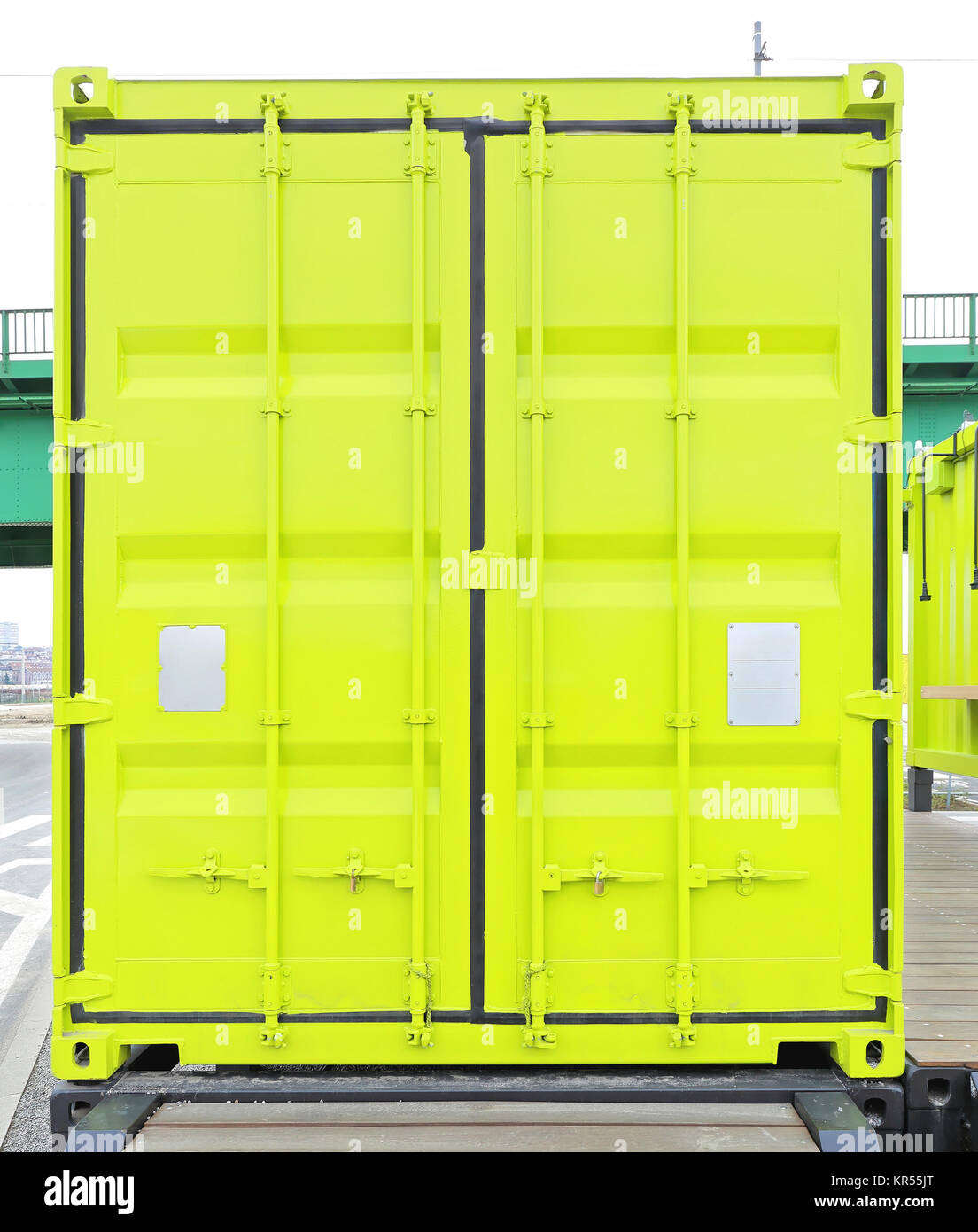 Green cargo containers hi-res stock photography and images - Alamy