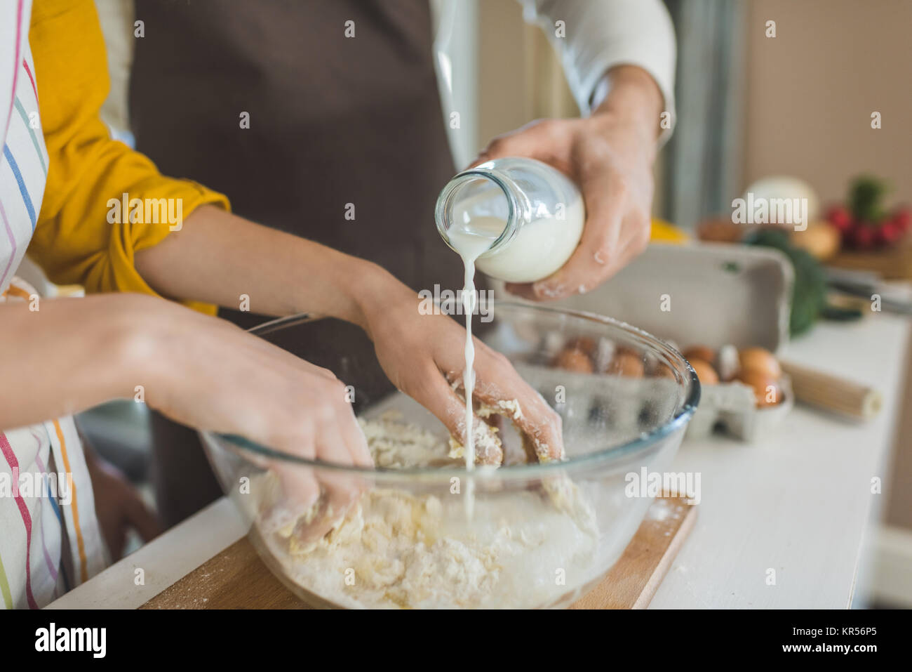 Female hands making milk hi-res stock photography and images - Alamy