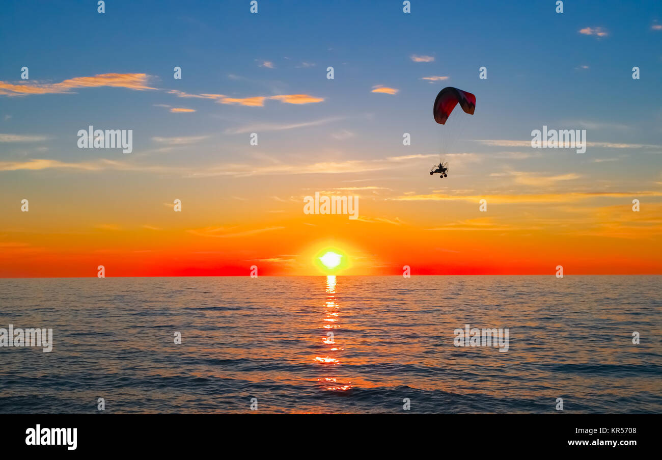 Powered parachute flying sunset hi-res stock photography and images - Alamy