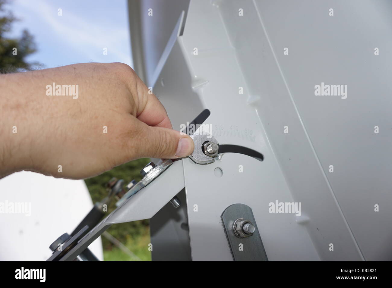 set satellite antenna,satellite dish,elevation,angle,push rod motor ...