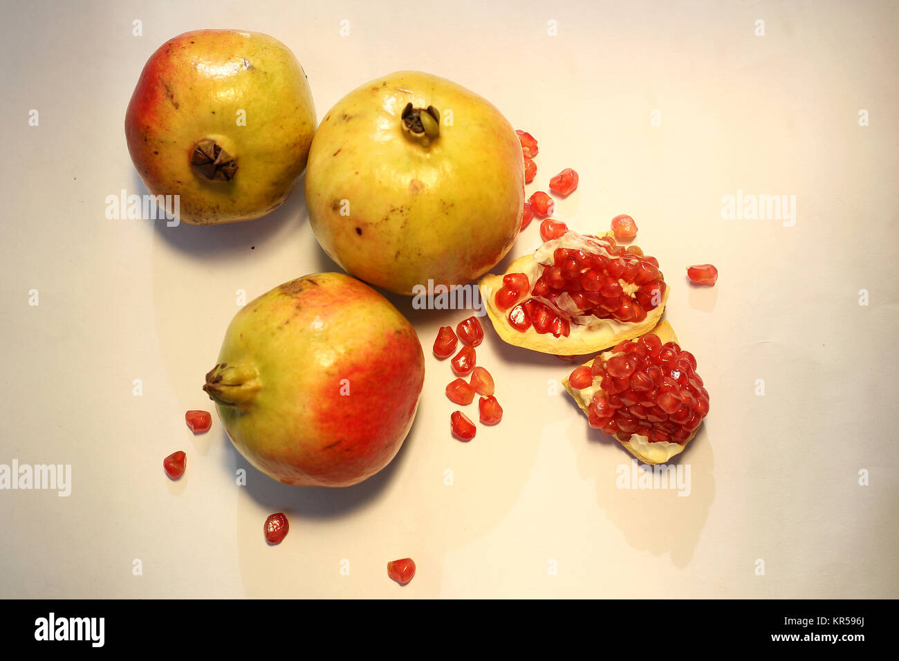 Red shiny fruits hi-res stock photography and images - Alamy