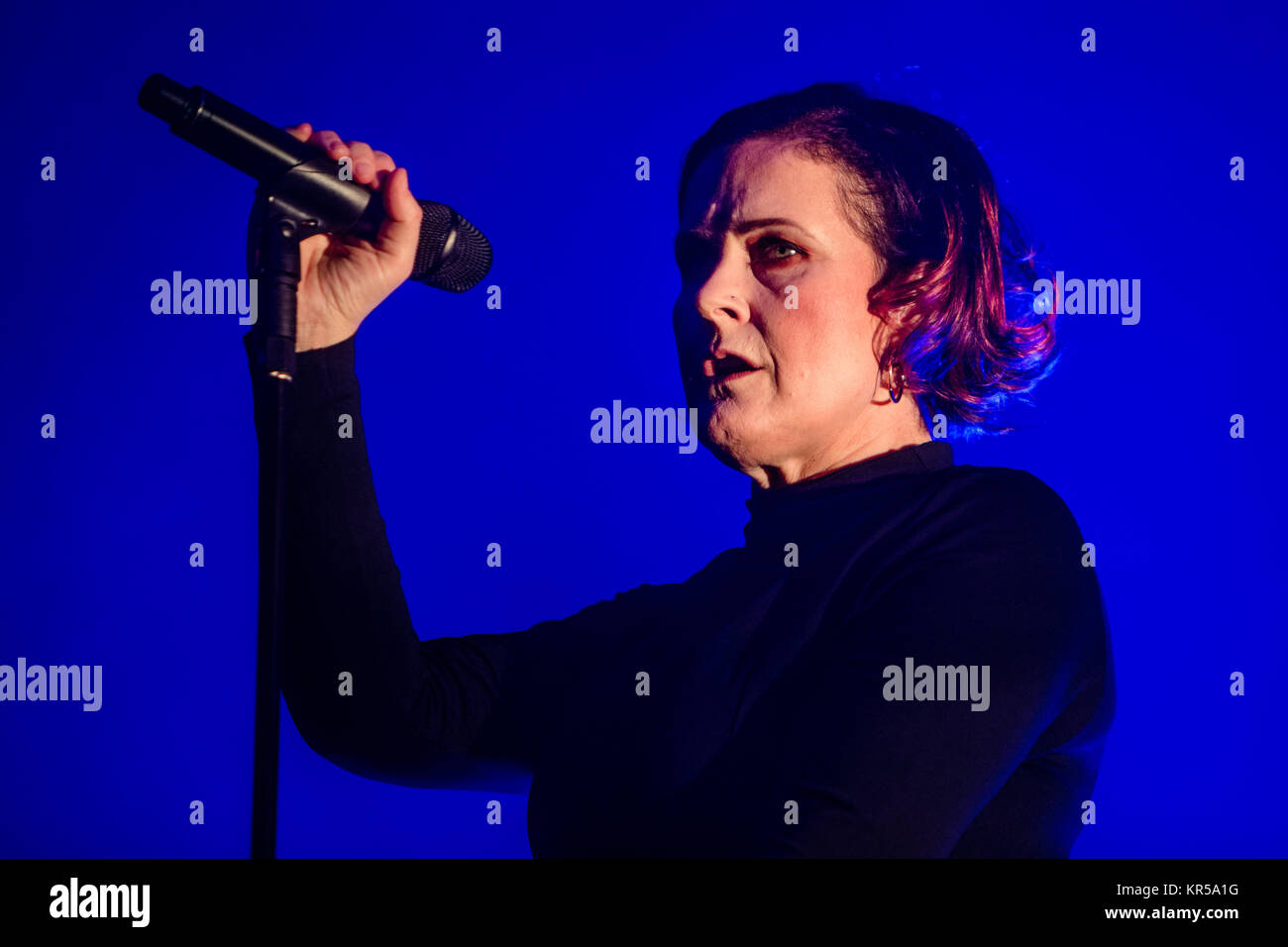 Milano, Italy. 17th Dec, 2017. English singer Alison Moyet performs ...