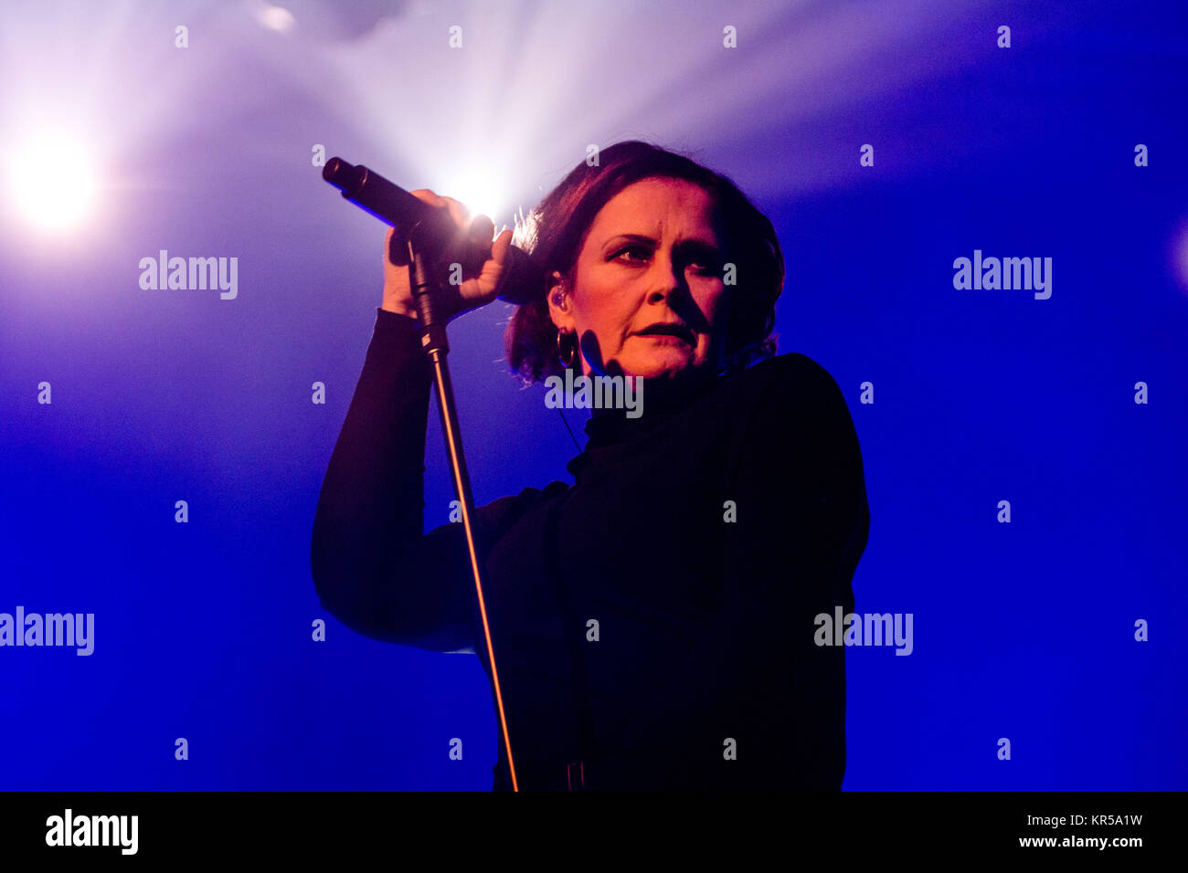 Milano, Italy. 17th Dec, 2017. English singer Alison Moyet performs ...