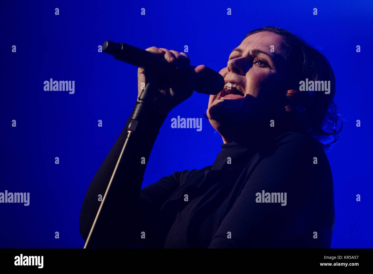 Milano, Italy. 17th Dec, 2017. English singer Alison Moyet performs ...