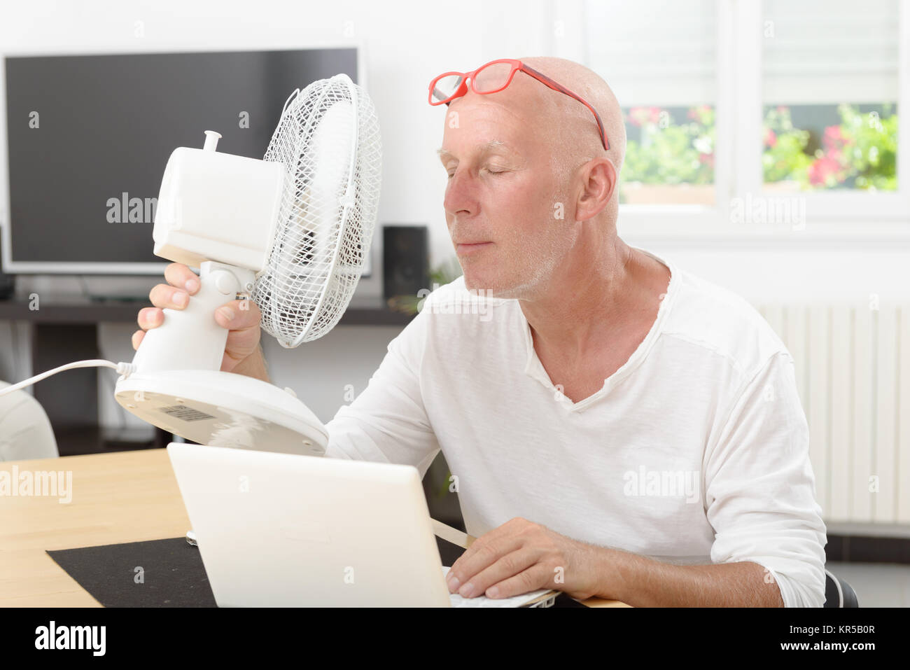 mature man refreshed with a fan Stock Photo - Alamy