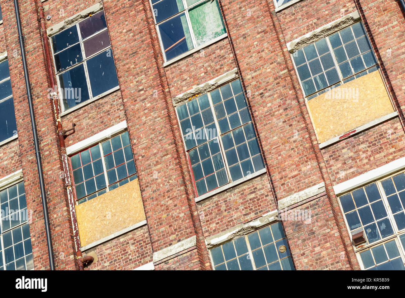 Abandoned factory birmingham hi-res stock photography and images - Alamy