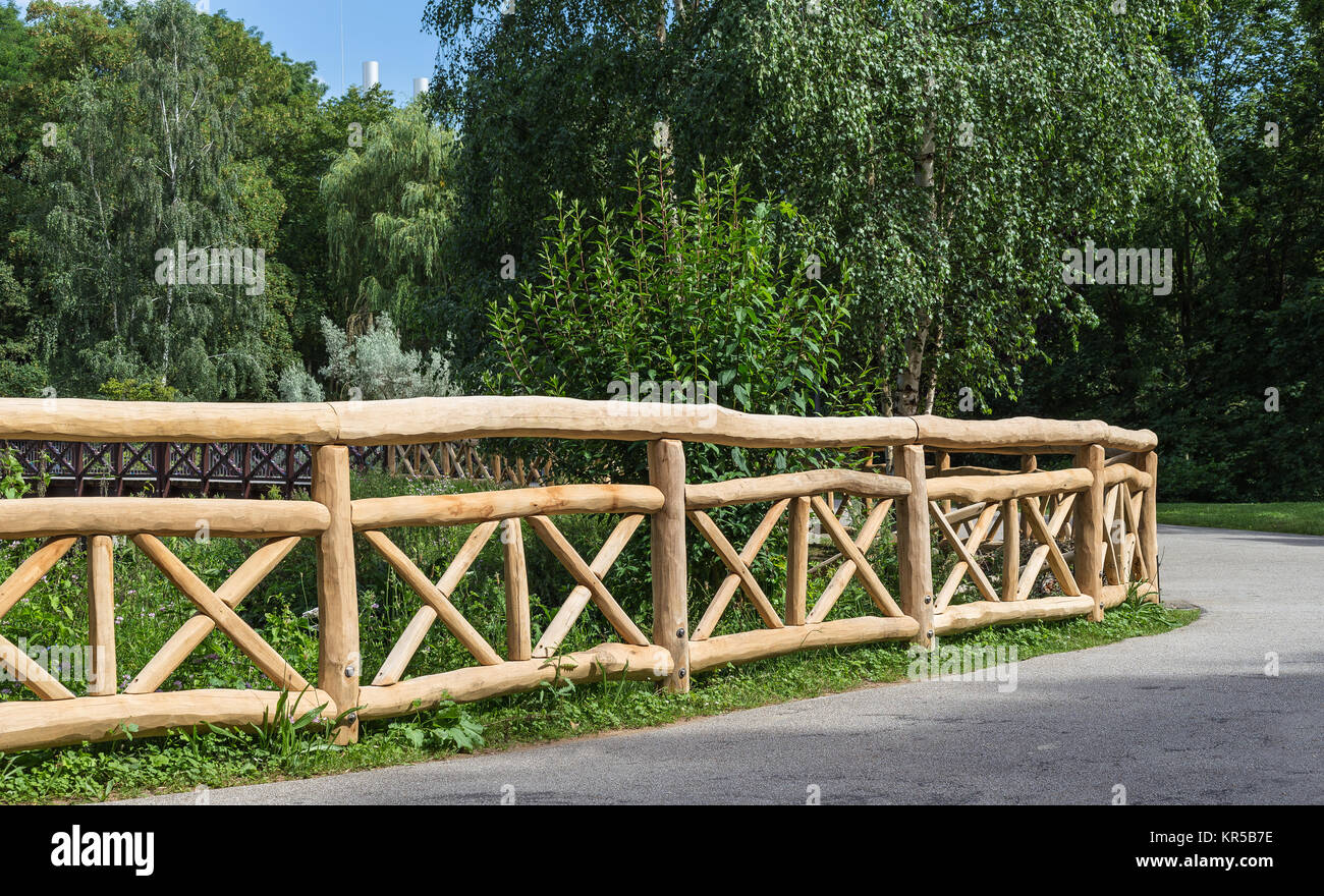 Lakeside wooden railing hi-res stock photography and images - Alamy