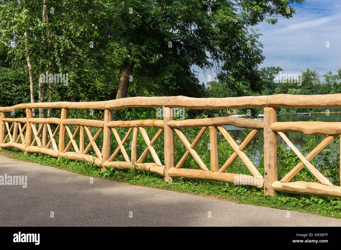 Lakeside wooden railing hi-res stock photography and images - Alamy