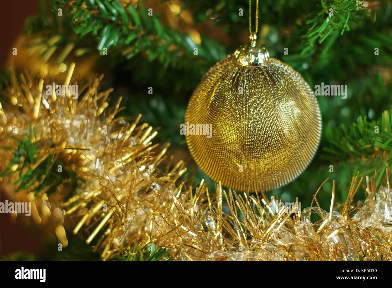 Christmas decoration on the tree with gold chain Stock Photo - Alamy
