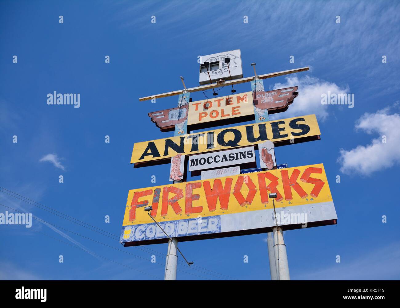Rolla, Missouri - July 18, 2017: Totem Pole Trading Post sign in Rolla ...