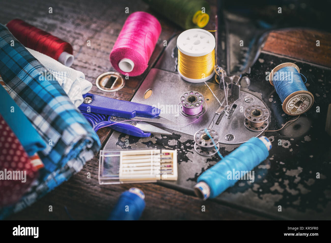 Old sewing machine Stock Photo - Alamy