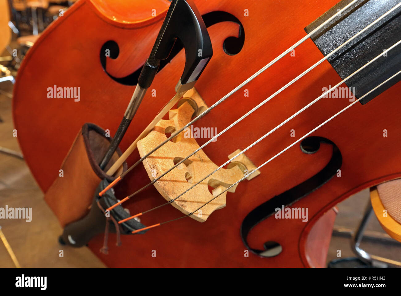 Brown double bass hi-res stock photography and images - Alamy