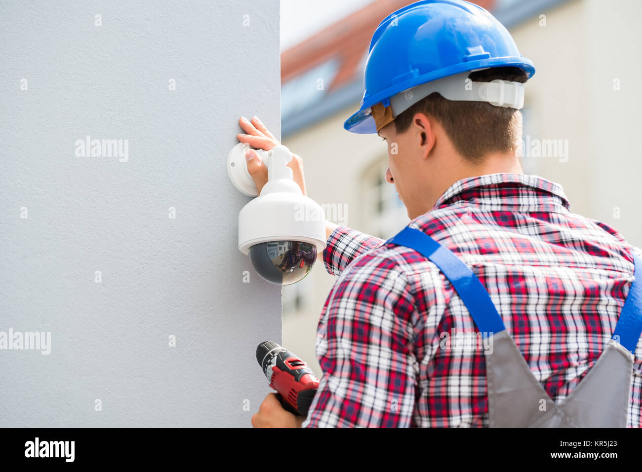 Technician Installing High Resolution Stock Photography and Images - Alamy