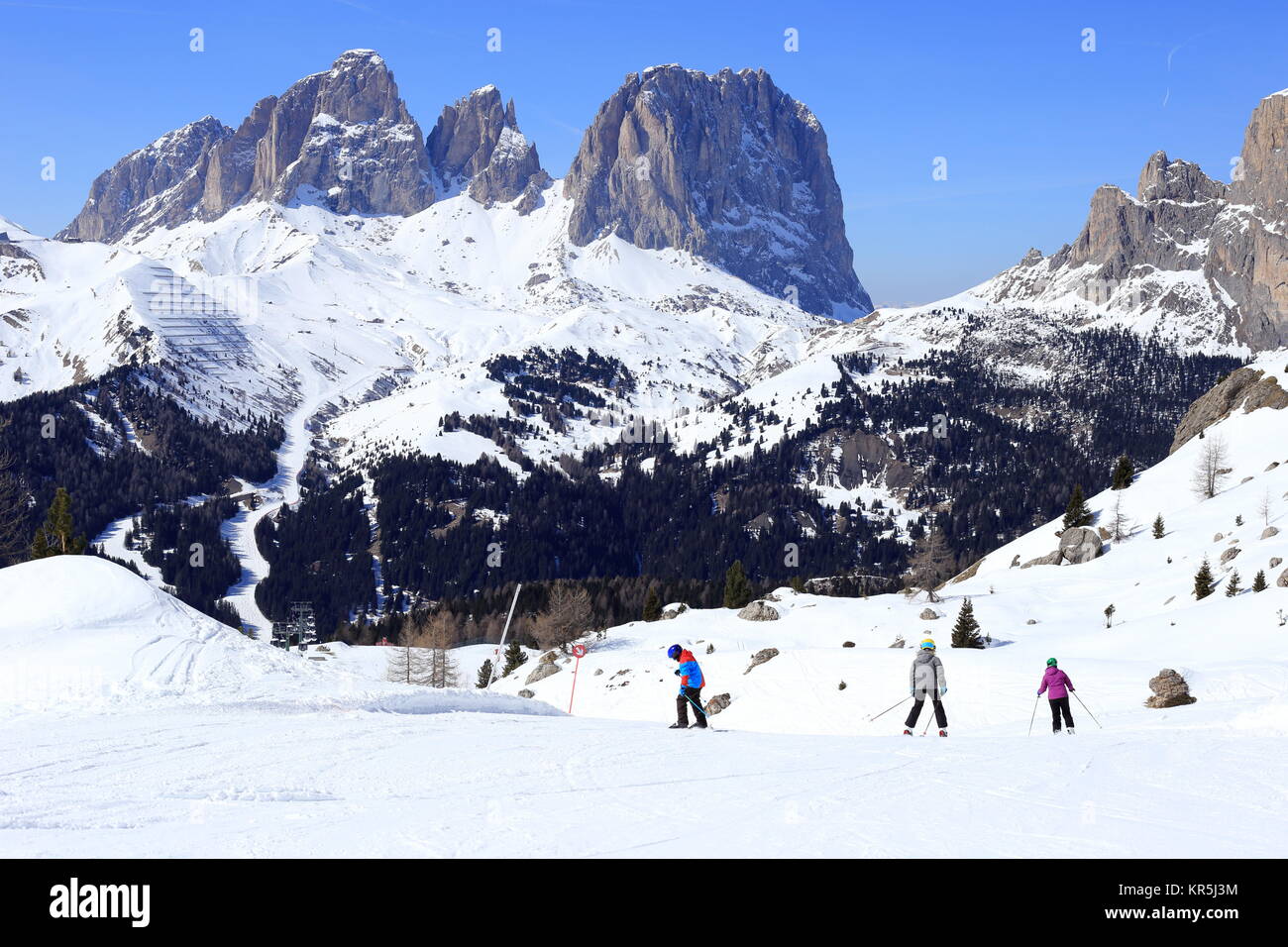 family skiing holiday Stock Photo - Alamy
