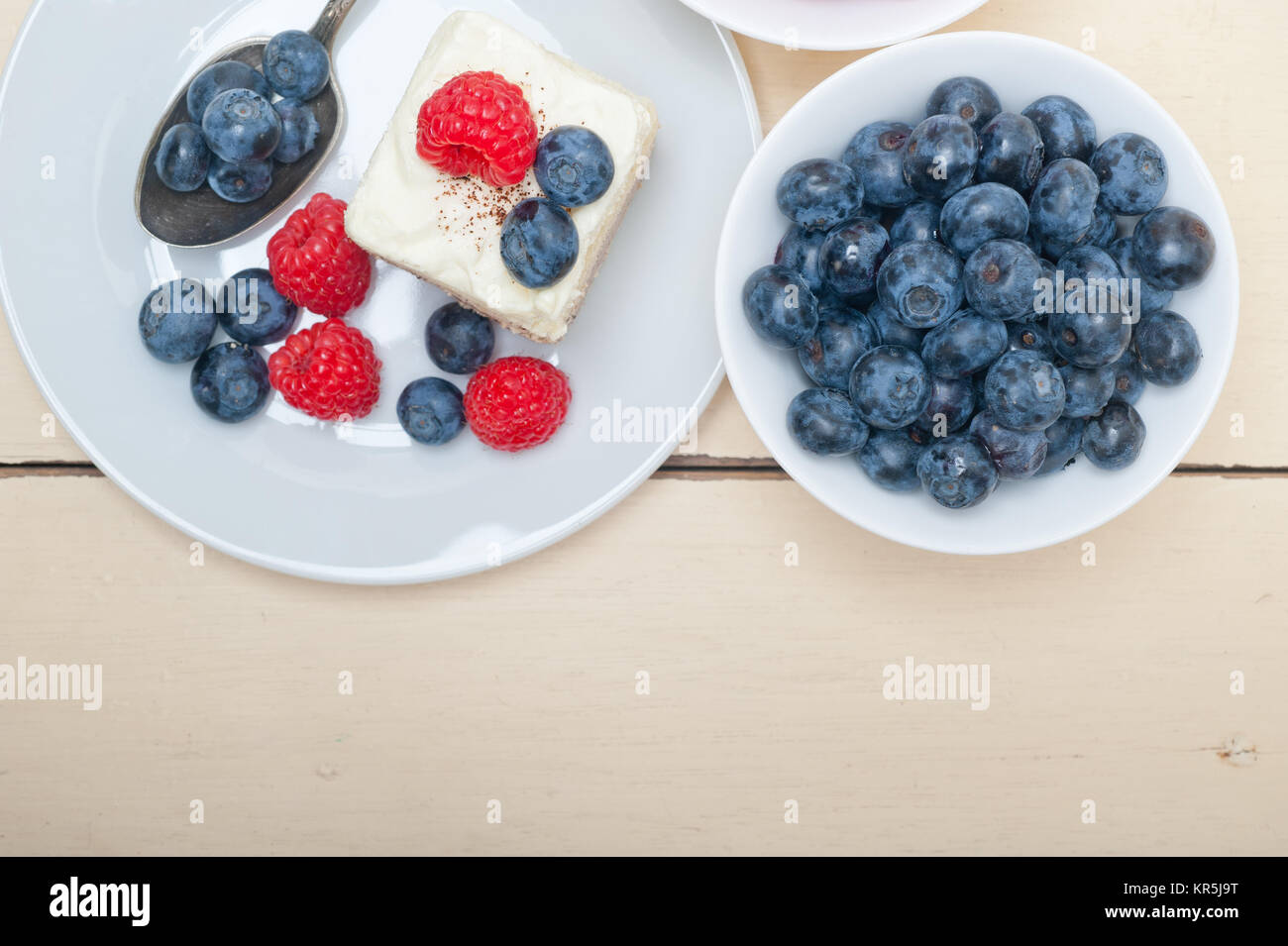 fresh raspberry and blueberry cake Stock Photo - Alamy