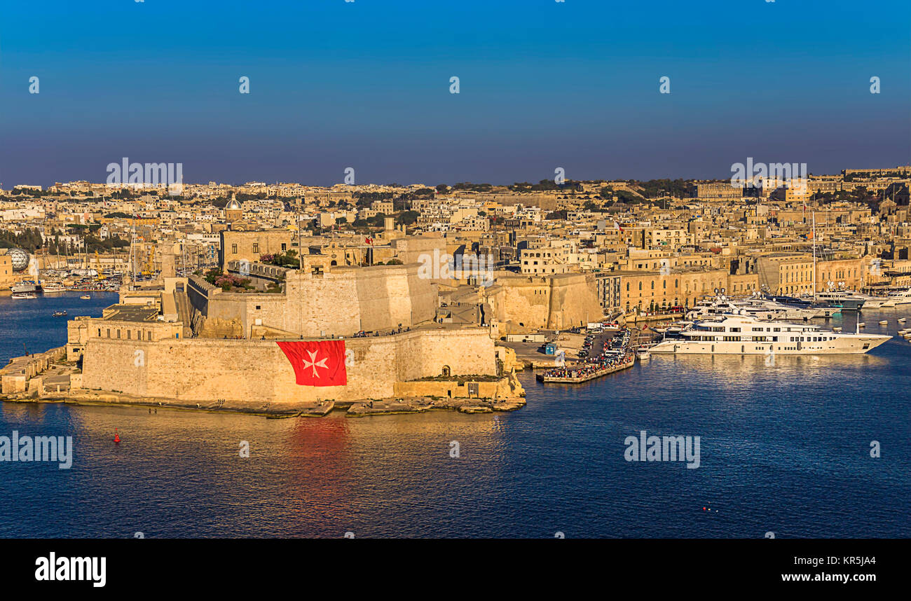 Maltese flagged hi-res stock photography and images - Alamy