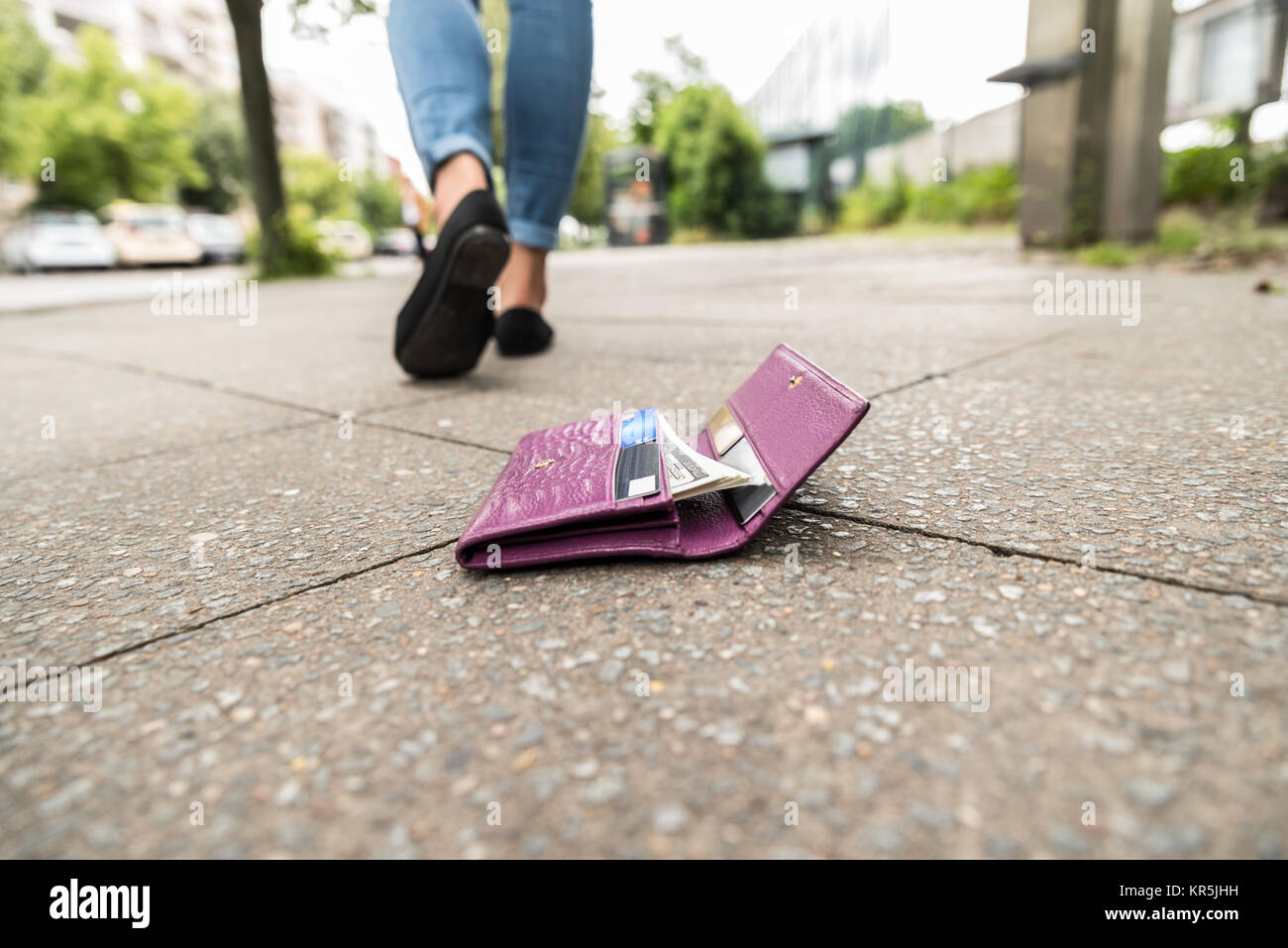 Close-up Of Woman Losing His Wallet Stock Photo - Alamy