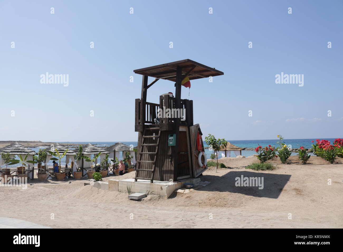 Life guard tower hi-res stock photography and images - Alamy