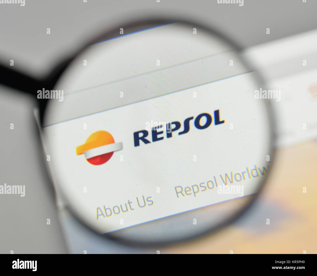 Repsol logo hi-res stock photography and images - Alamy