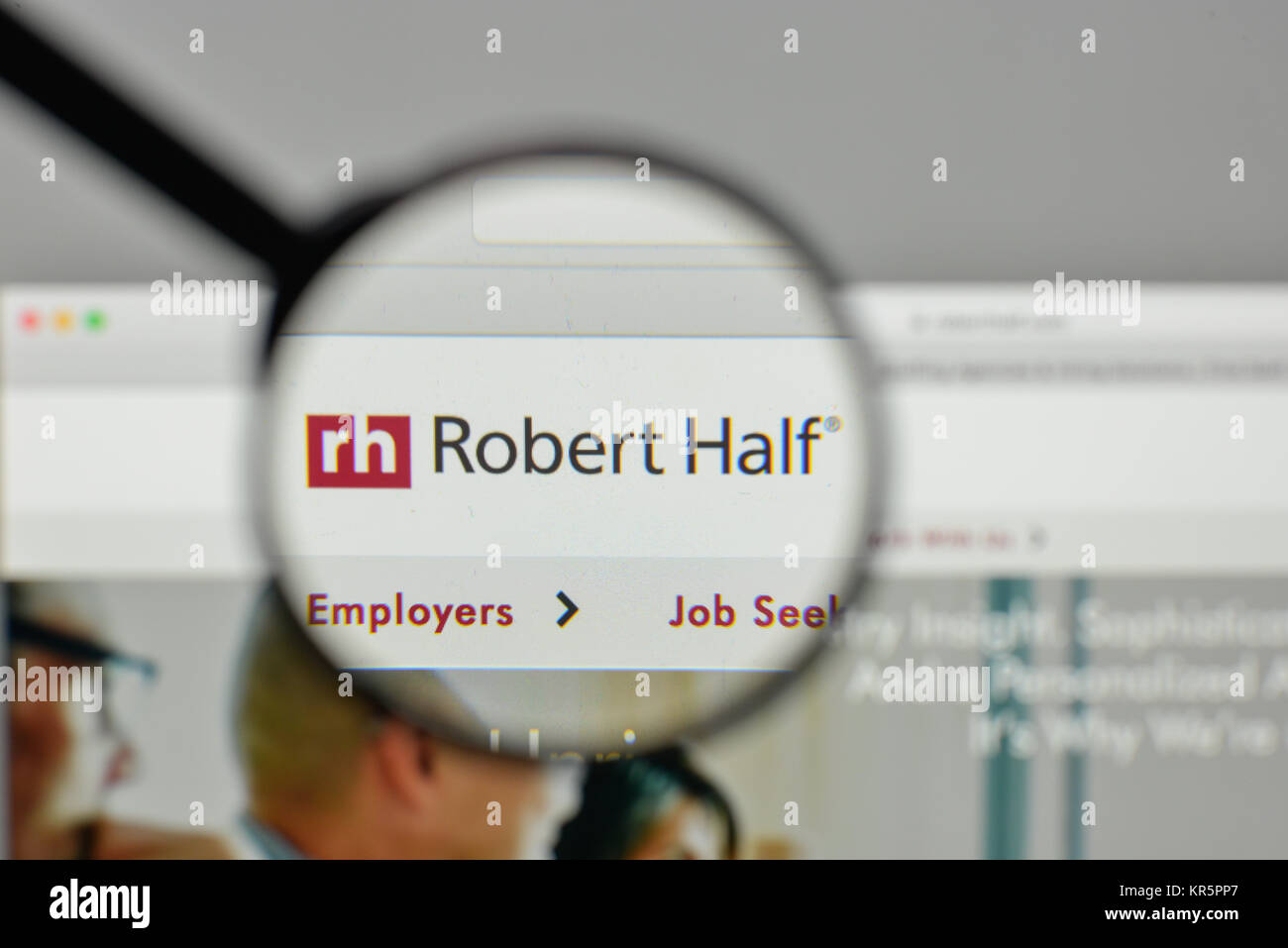 Robert half logo hi-res stock photography and images - Alamy
