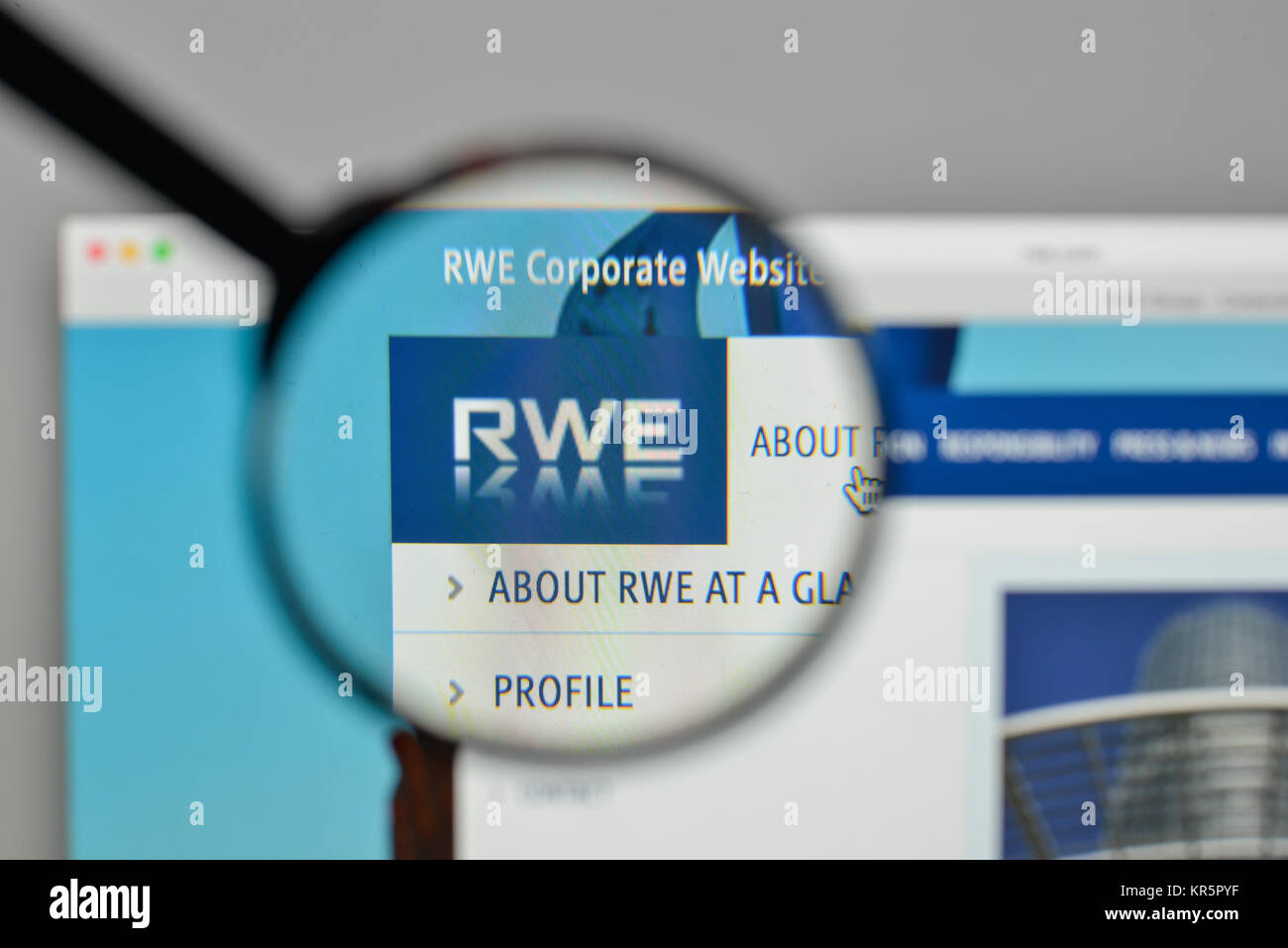 Rwe logo hi-res stock photography and images - Alamy