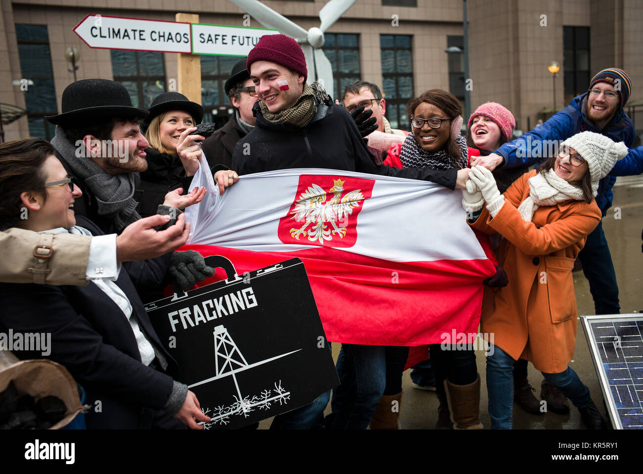 Brussels, Belgium. 18th Dec, 2017. Group of environmental activists ...