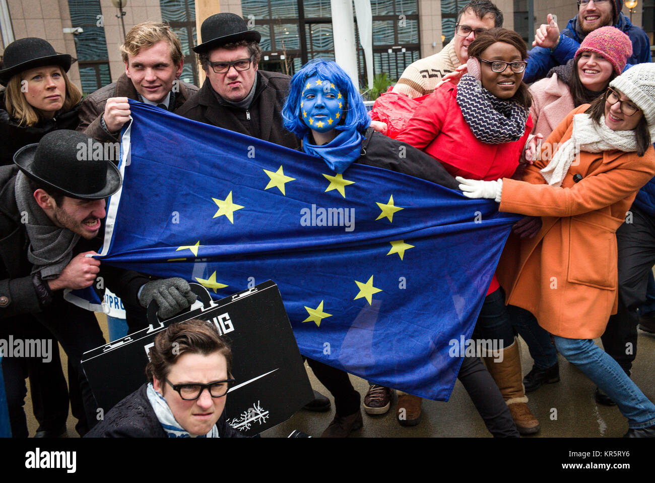 Brussels, Belgium. 18th Dec, 2017. Group of environmental activists ...