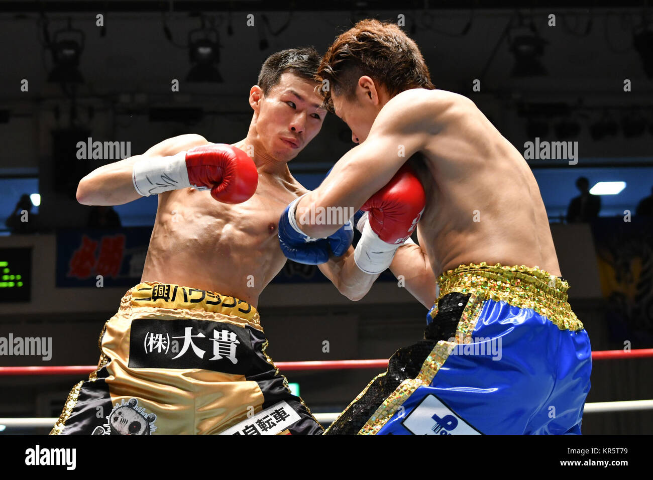 Tokyo, Japan. 11th Dec, 2017. (L-R) Ryuichi Funai, Shota Kawaguchi (JPN) Boxing : Ryuichi Funai ...