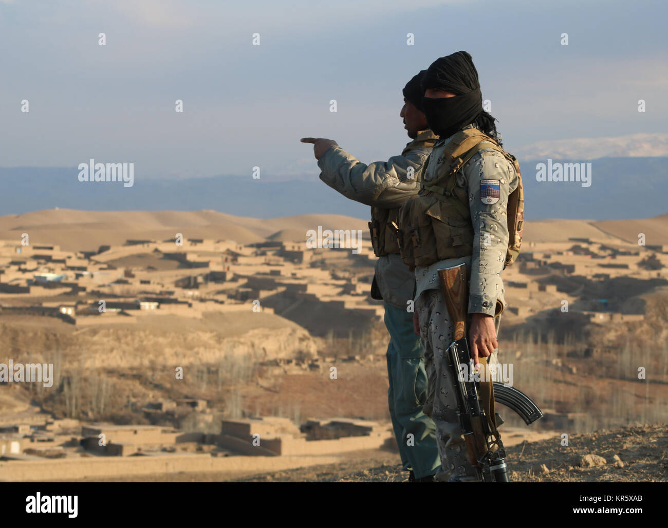 Sari Pul, Afghanistan. 18th Dec, 2017. Afghan security force personnels ...