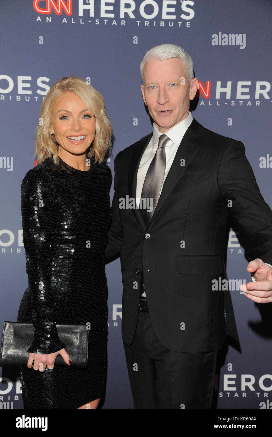 New York, USA. 17th Dec, 2017. Kelly Ripa (L) and Anderson Cooper ...