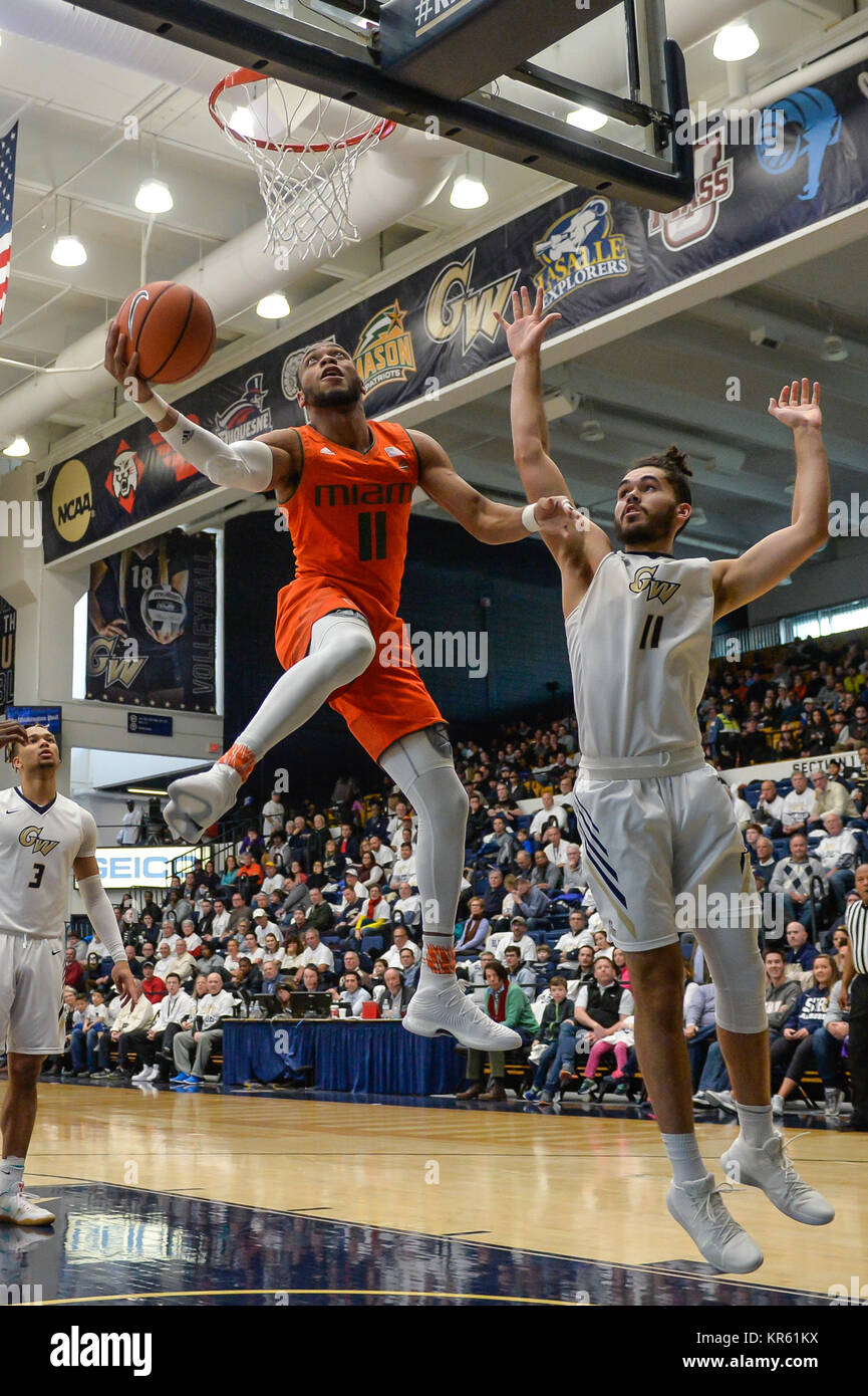 Washington, DC, USA. 16th Dec, 2017. BRUCE BROWN JR (11) scores during ...