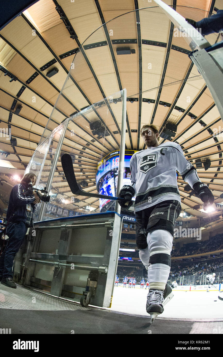 Manhattan, New York, USA. 15th Dec, 2017. Los Angeles Kings center Anze ...